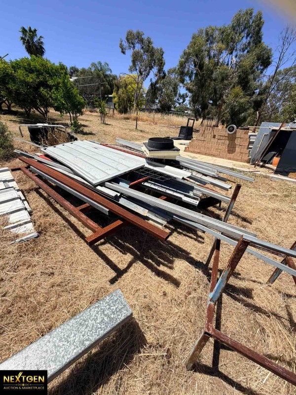 Mixed lot of steel off cuts at Auction