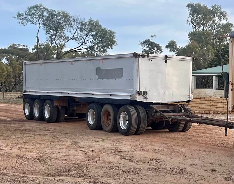 NextGen Auctions: Six Axle Dog Trailer Tipper - 47t Rated with Airbag ...