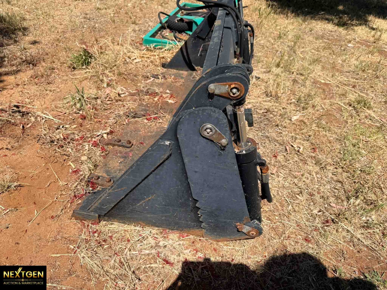 3 in 1 Bucket attachment for auction | NextGen Auctions & Marketplace