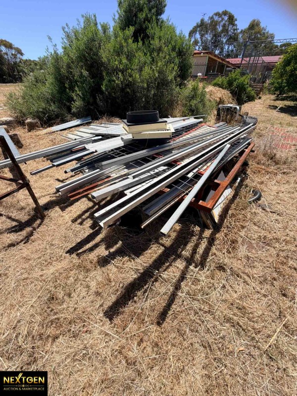 Mixed lot of steel off cuts at Auction